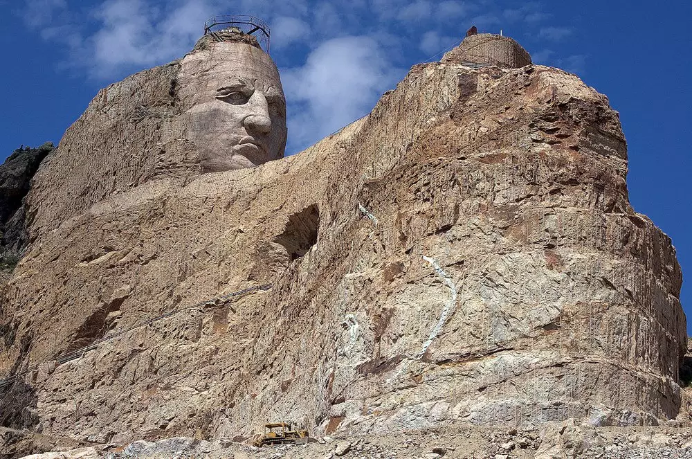 อนุสรณ์สถาน Crazy Horse อยู่ระหว่างการก่อสร้างมาเกือบ 70 ปีแล้ว