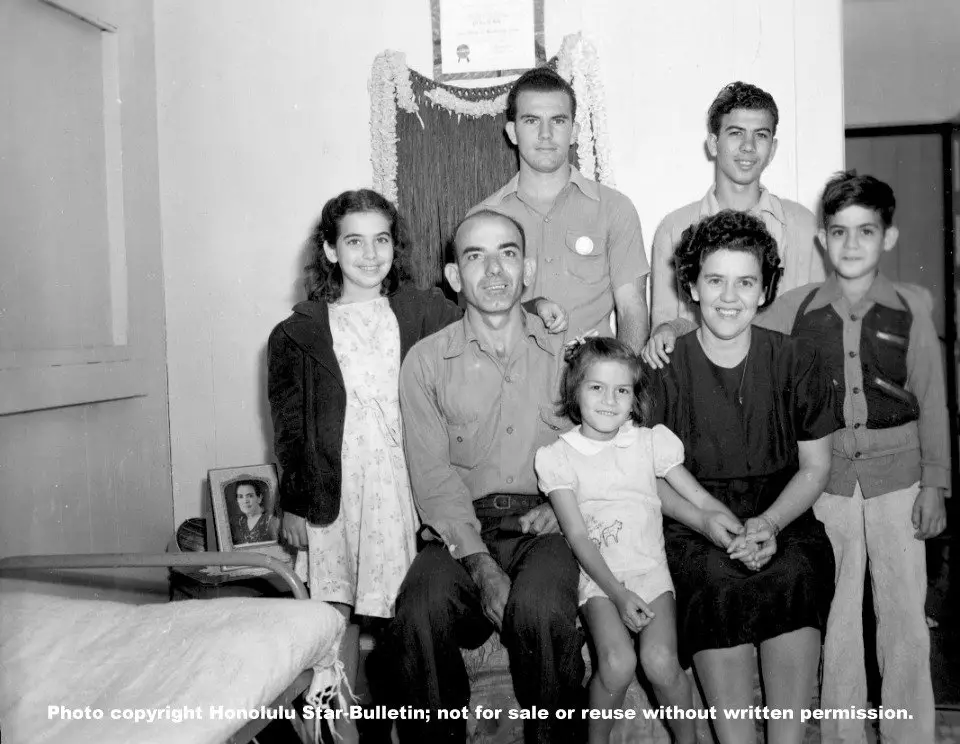 Julio DeCastro dan keluarganya