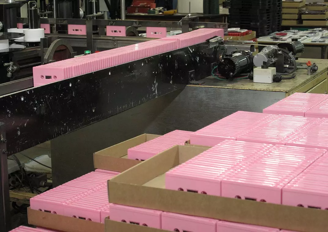 Ова компанија из Мисурија и даље прави касете, а оне лете са пода фабрике