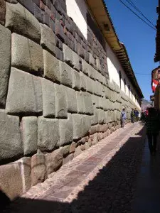 Breviar de miercuri: Drumuri Inka, Sarea de drum pentru furnici, cartiere de lucru elegante și multe altele