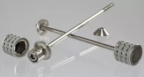 Тази интелигентна комбинирана ключалка предпазва частите на вашия велосипед от мошеници