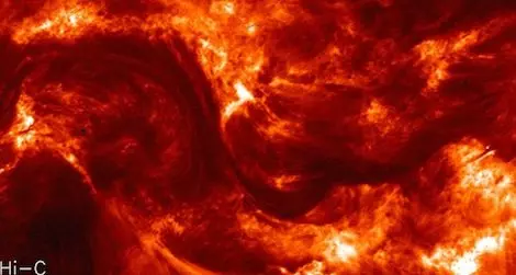 Zírání do Slunce: NENÍ to „hmotnost žhavého plynu“