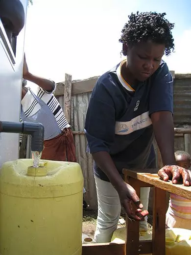 Pop-Up Relief sa Mga Slum ng Kenya 10604_6