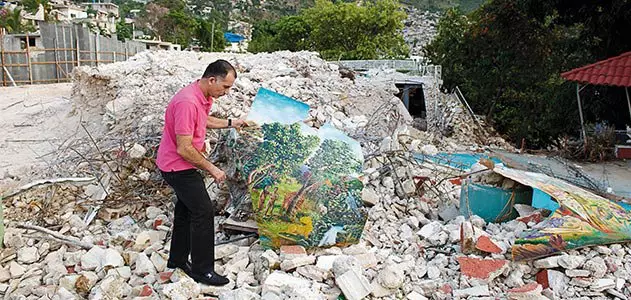 Haitilaista taidetta maanjäristyksen raunioissa