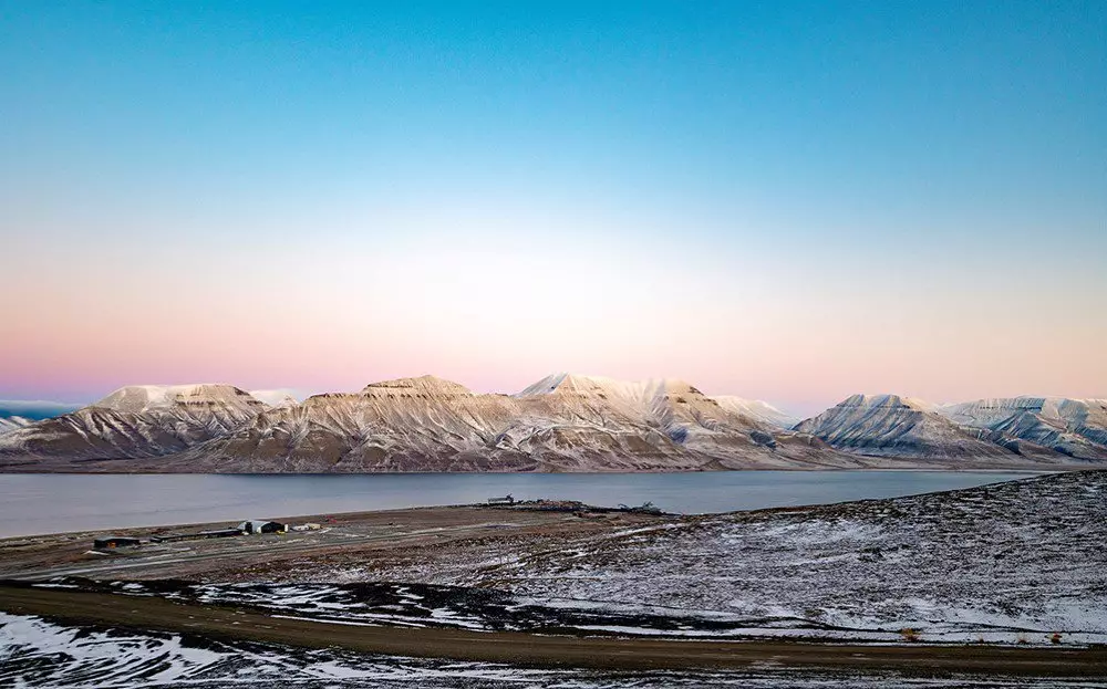 Norvēģija saglabā "kliedzienu" nākamajām paaudzēm, apglabājot digitālo kopiju Arktikas ogļu raktuvēs