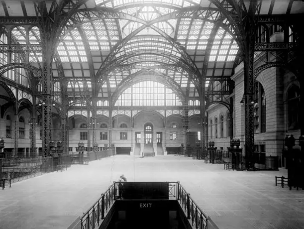Penn Station main concourse, circa 1910