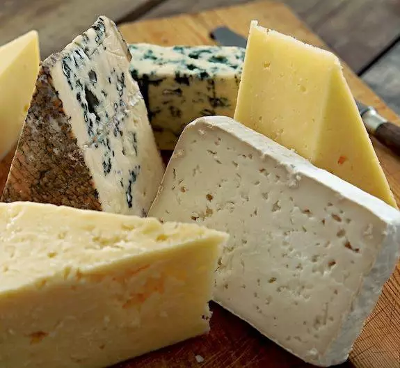 Новите природни бои за сирење на Крафт беа клучната состојка во измамата од 17 век