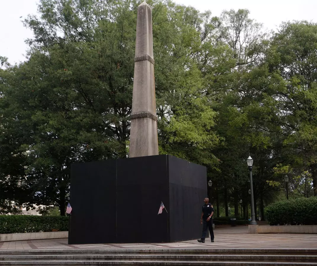 វិមាន Confederate Soldiers & Sailors Monument នៅ Birmingham រដ្ឋ Alabama