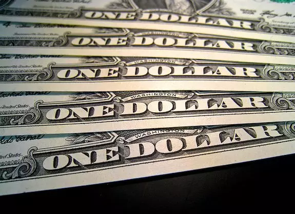 Para economizar dinheiro, peça notas de dólar bonitas e novas