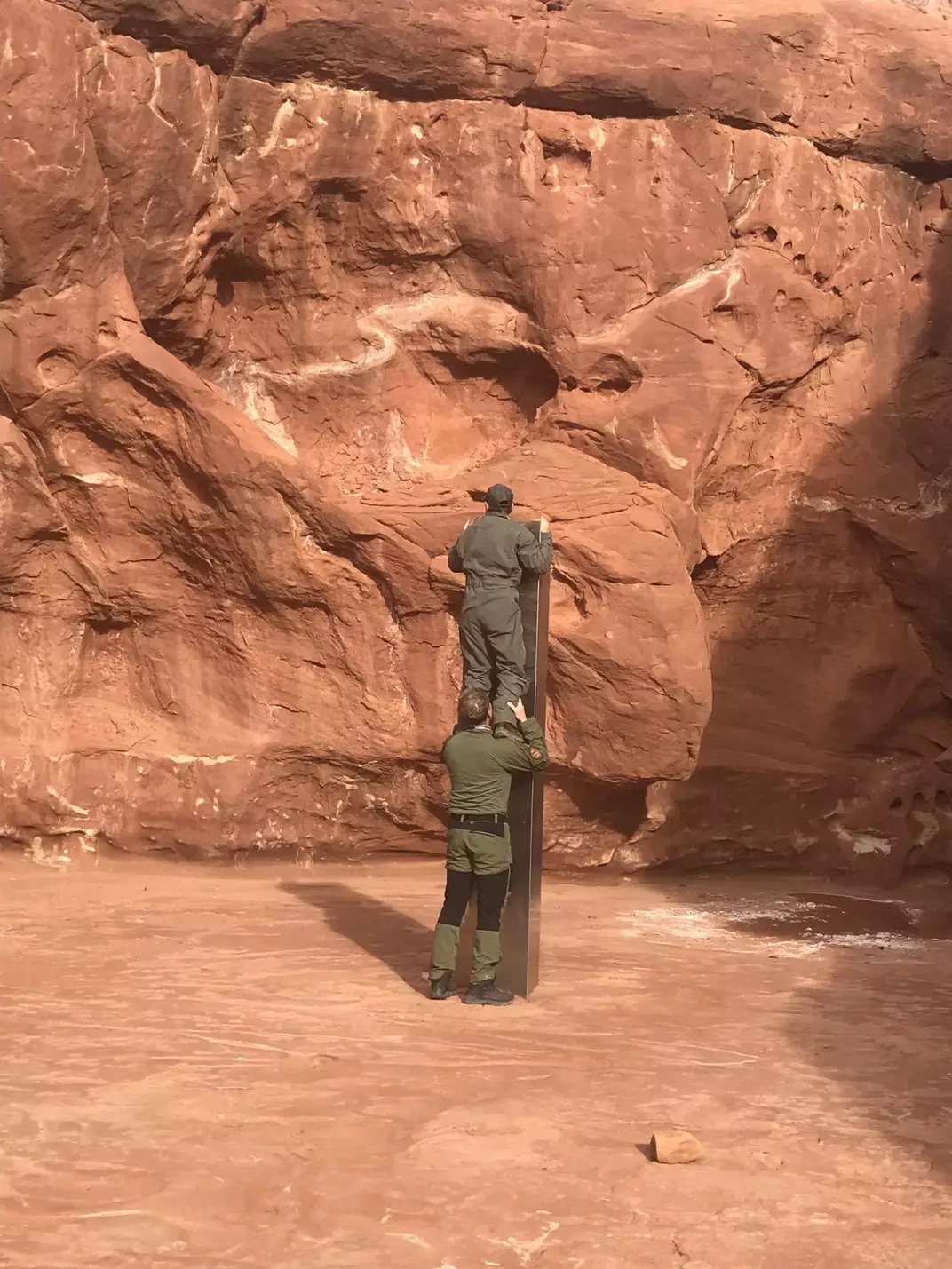 En mystisk monolitt i Utah-ørkenen forsvant over natten 10910_4