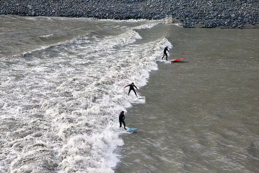 Hur man surfar på Alaskas Bore Tide