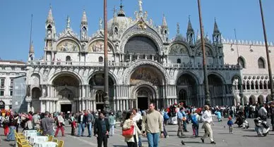 I-Venice yase-Italy iSt Marks Square