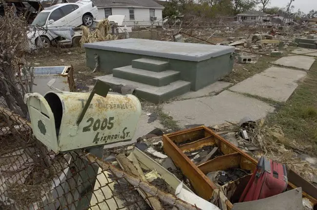 卡特里娜飓风：文物和历史的恢复