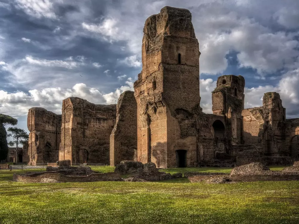 ایتالیا تردد مکدونالدز در حمامهای رومی باستان را ممنوع کرد