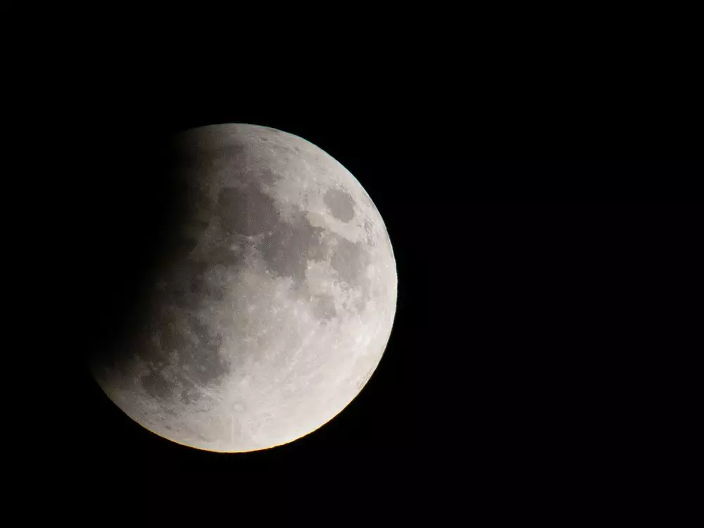 Novembers fuldmånemåneformørkelse er en begivenhed, der sker én gang i tusinde år