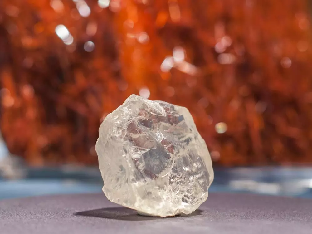 The Foxfire Diamond Bedazzles sida Smithsonian's Newest Rock Star