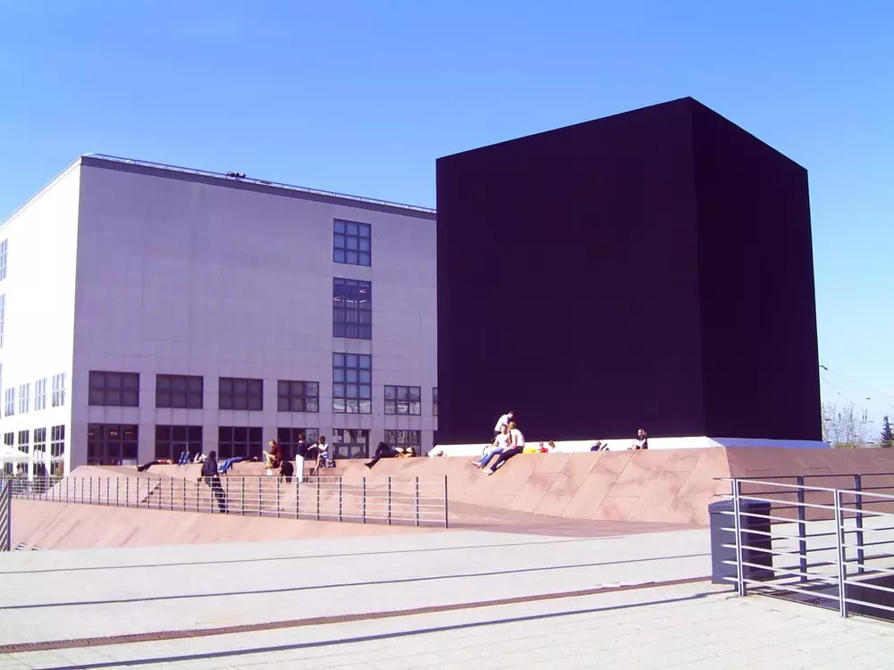 Черният квадрат – Почит към Малевич близо до Hamburger Kunsthalle