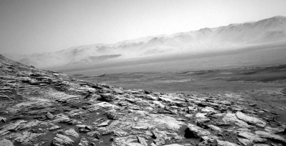 ゲールクレーターからの火星の地平線