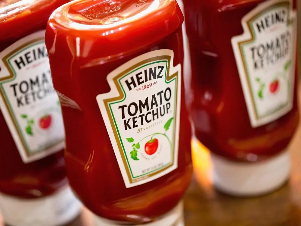 tre plastikflasker Heinz tomatketchup