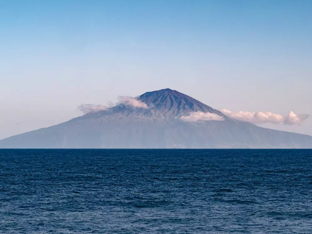 Крошечный атлантический остров только что защитил гигантский нетронутый участок океана