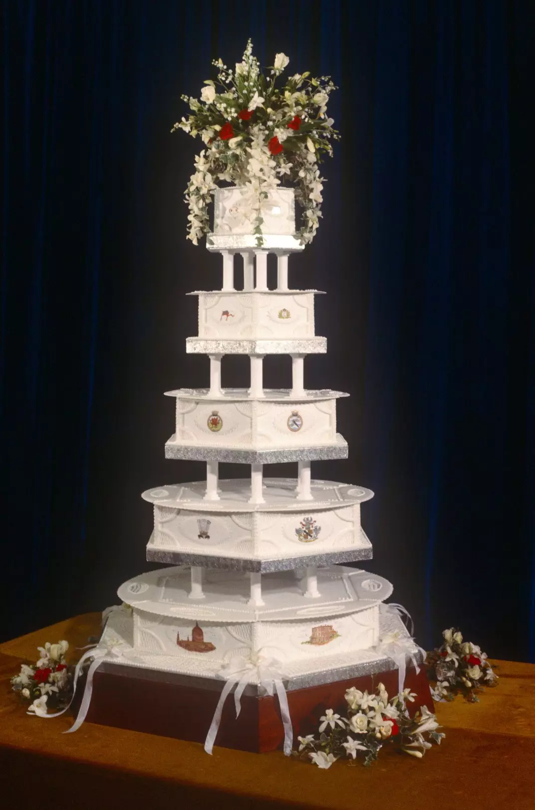 Diana lan Charles wedding cake