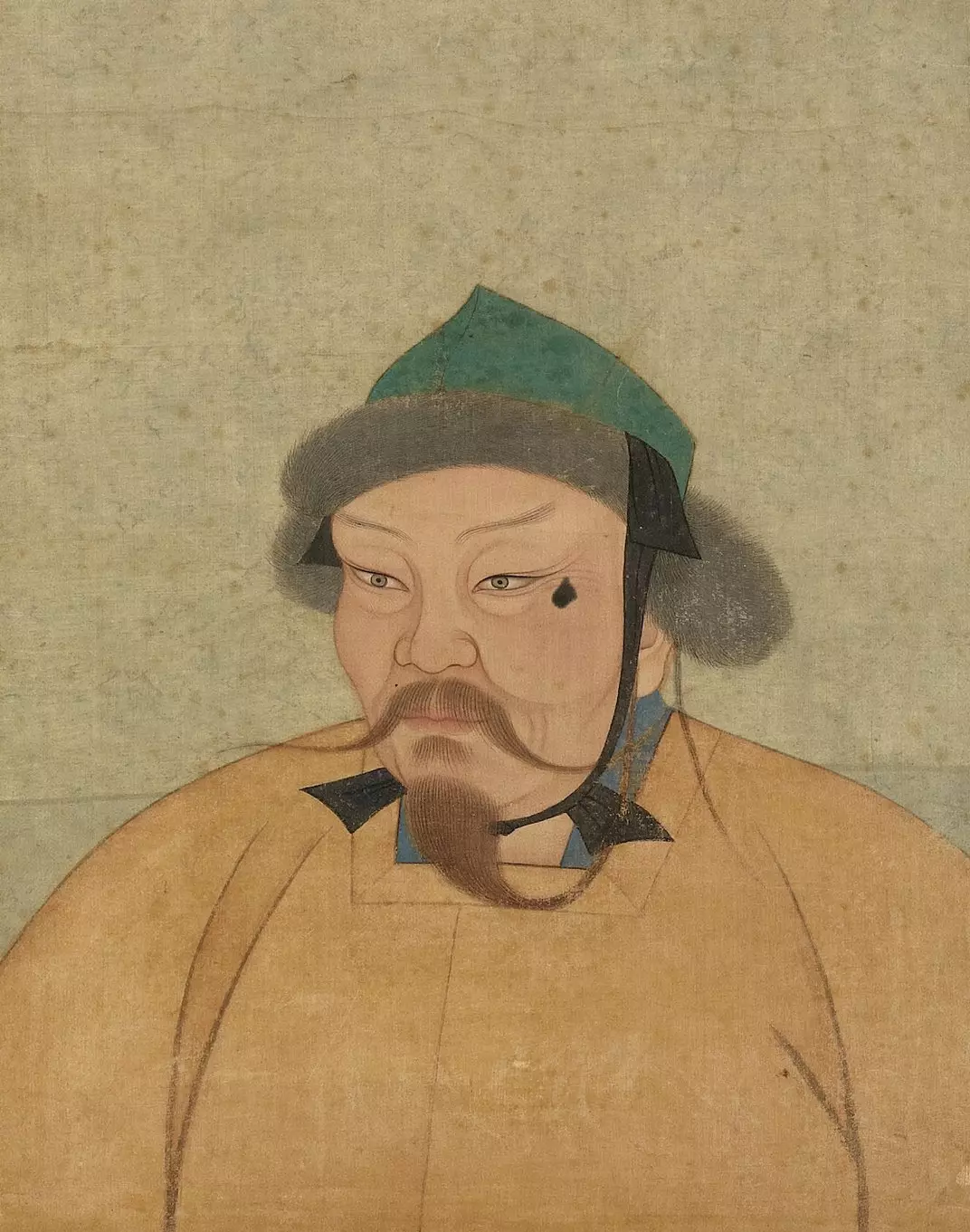 Vīrieša portrets ar gaišu bārdu un ūsām un tirkīzzilu cepuri