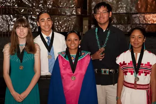 Vinder af essaykonkurrence med spørgsmål og svar med unge indfødte forfattere