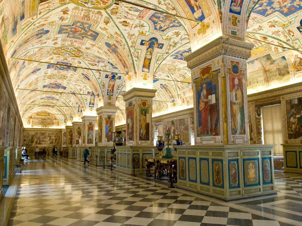 Vatikaanin kirjasto käyttää tekoälyä suojellakseen digitoituja aarteitaan