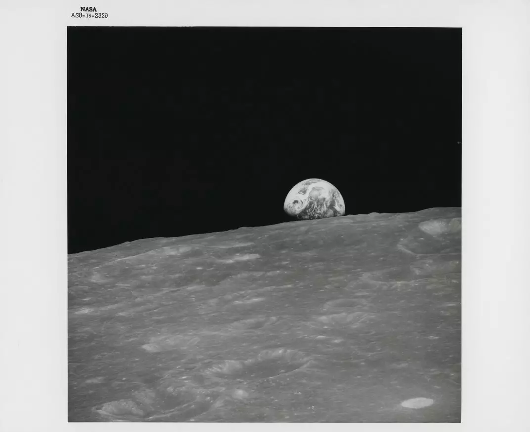 Vi Povus Posedi la Unuan Spacan Selfie, Nur Foton de Neil Armstrong sur la Luno 12910_4