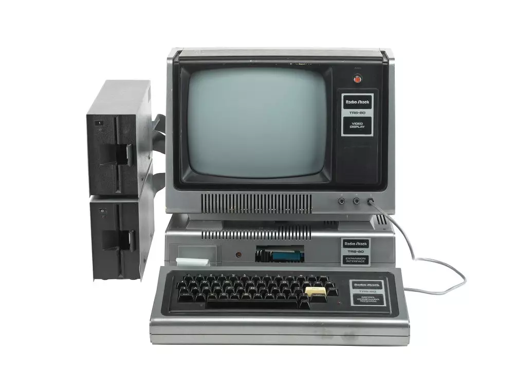 3 серпня 1977 року: персональний комп'ютер TRS-80 надійшов у продаж