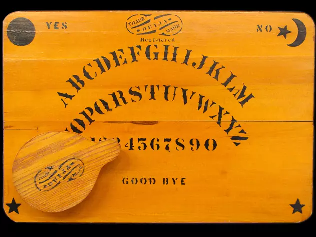 ההיסטוריה המוזרה והמסתורית של לוח Ouija 13056_2