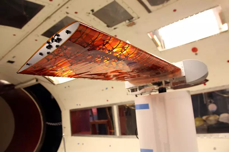 NASAの新しい超効率的な飛行機の翼にはツイストが付属しています
