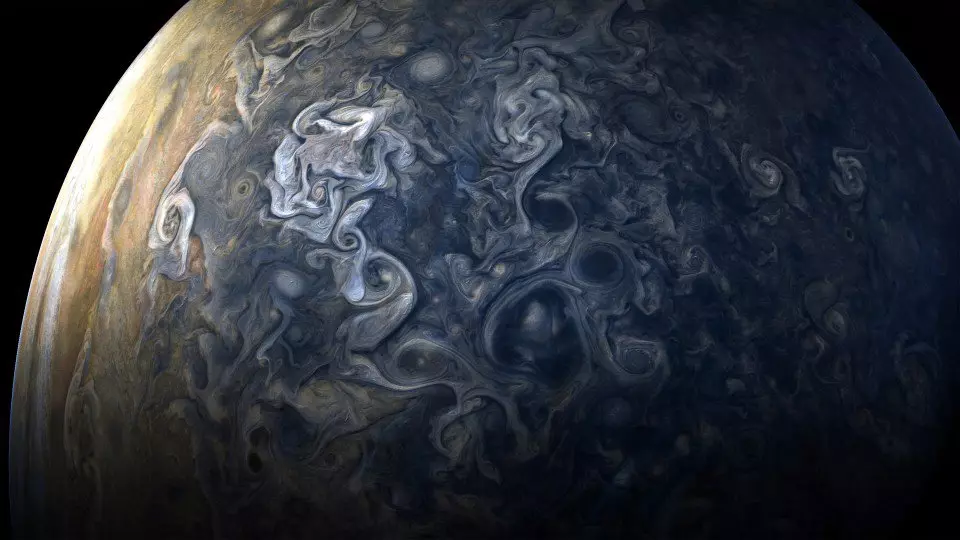 Di Van Wêneyên Nû yên Bedew de Bedewiya Surreal a Jupiterê bigirin