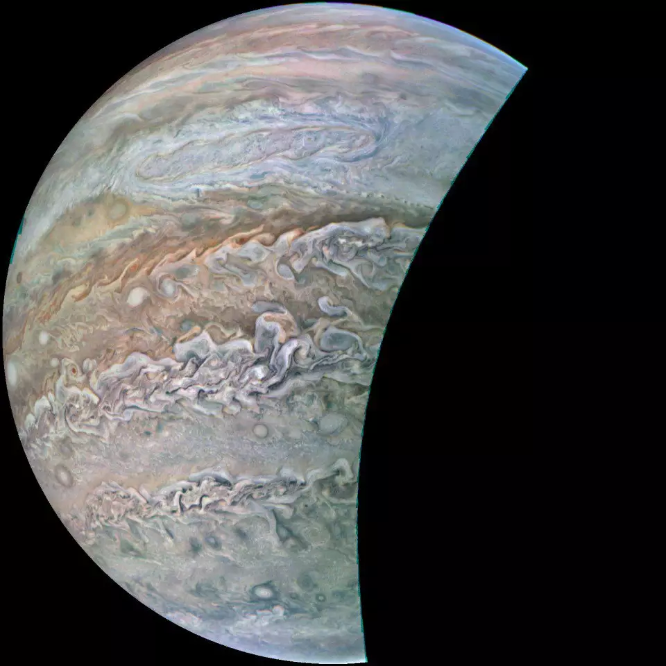 在这些令人难以置信的新图像中欣赏木星的超现实之美 13095_2