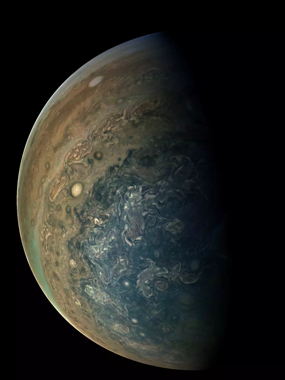 在这些令人难以置信的新图像中欣赏木星的超现实之美 13095_3