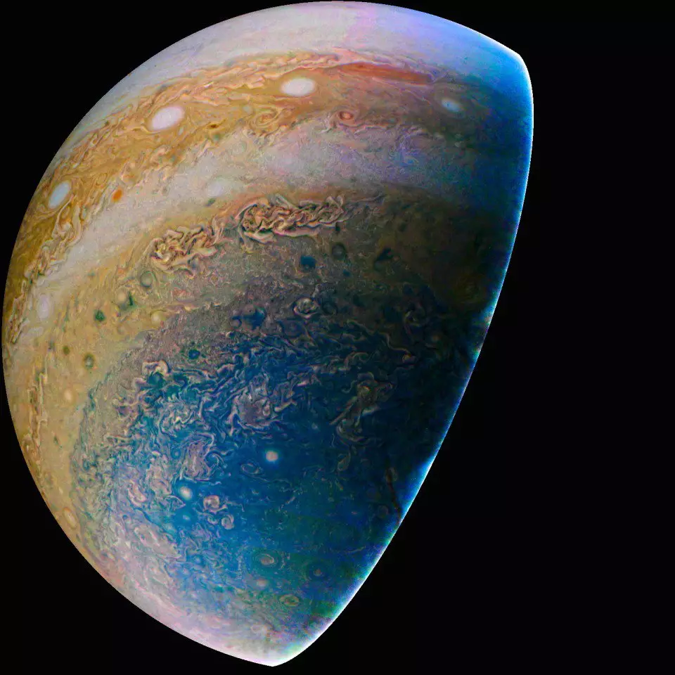 在这些令人难以置信的新图像中欣赏木星的超现实之美 13095_5