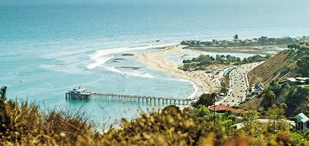 Cenga Destan a Malibu ya Surfers Vs. Jîngehparêz