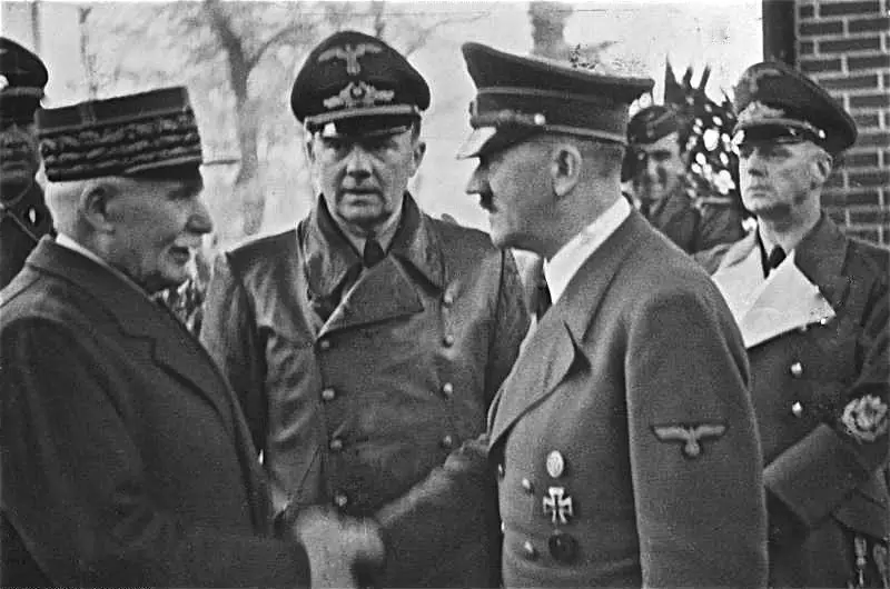 Governemanta saribakoly ve i Vichy France sa mpiara-miasa Nazi vonona?