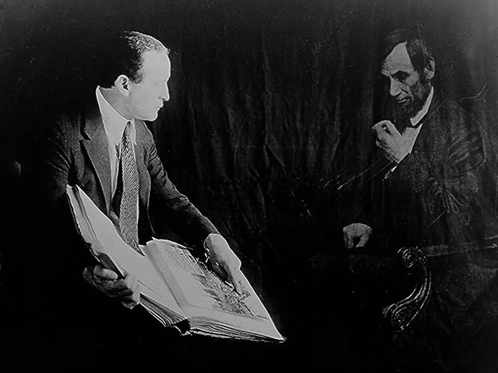 Vir Harry Houdini was Séances en Spiritualisme net 'n illusie
