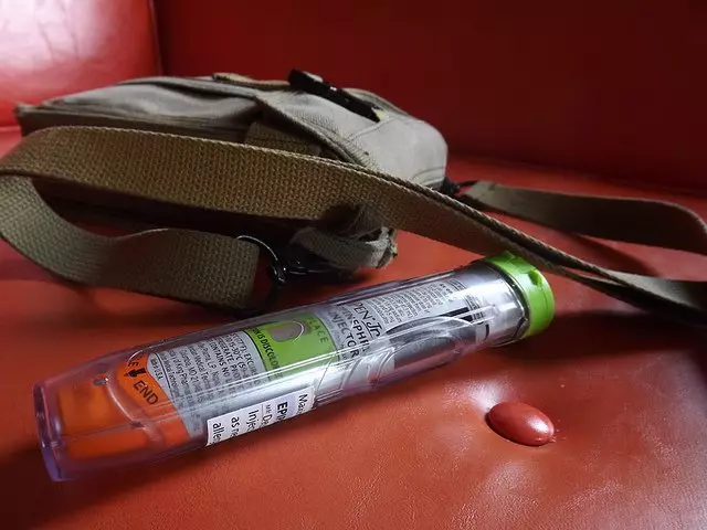 E tatau ona teu EpiPens i so'o se mea e 'ai ai tagata?