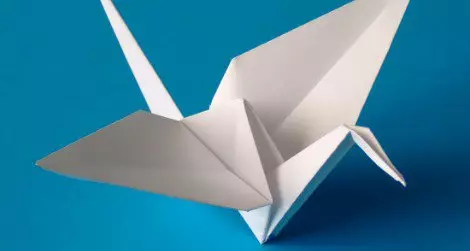Bịa mụta nka nke origami na Anacostia Community Museum.