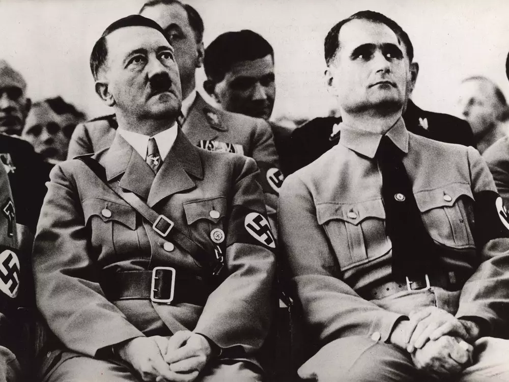 Adolf Hitler e o seu adxunto Rudolf Hess