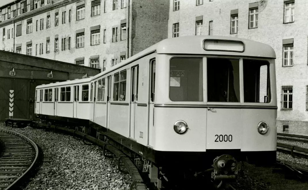 იხილეთ ცივი ომის ეპოქის მატარებლები, რომლებიც ბერლინს უბრუნდება სამსახურში 13576_4