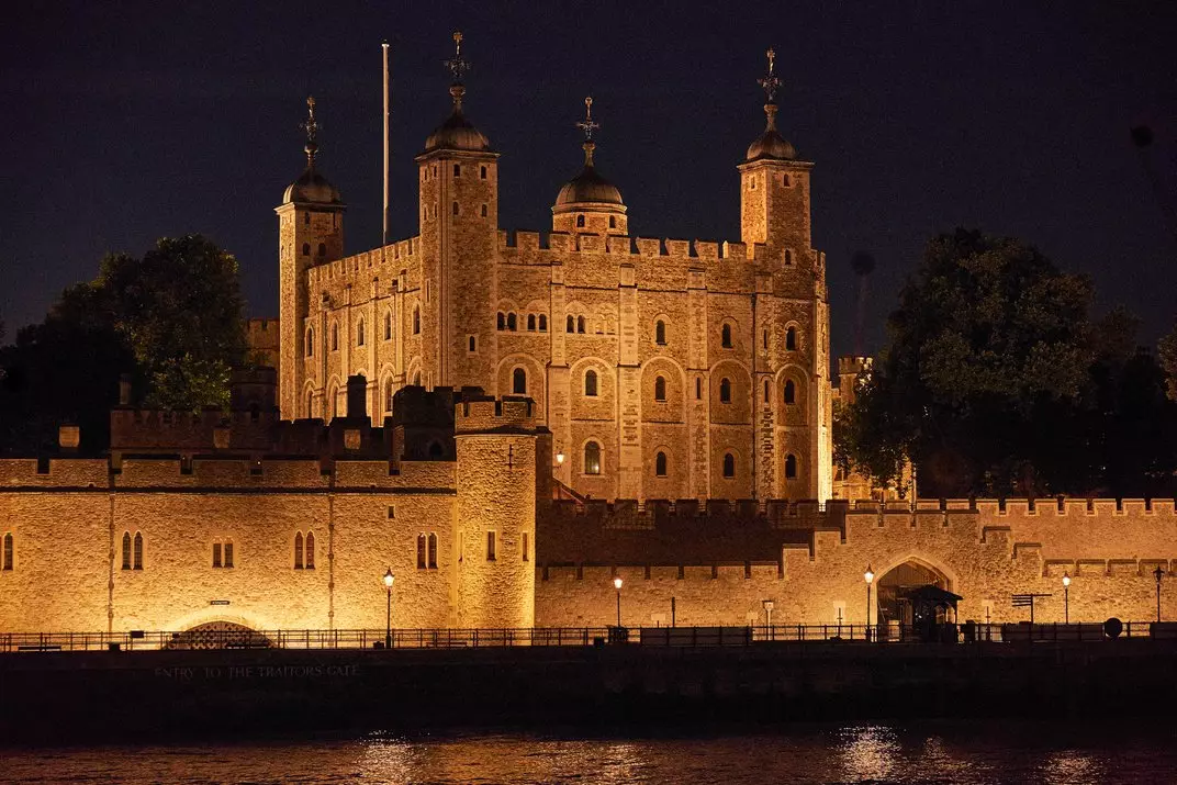 Archaeologists Discover Medieval Woman and Child's Skeletons at the Tower of London