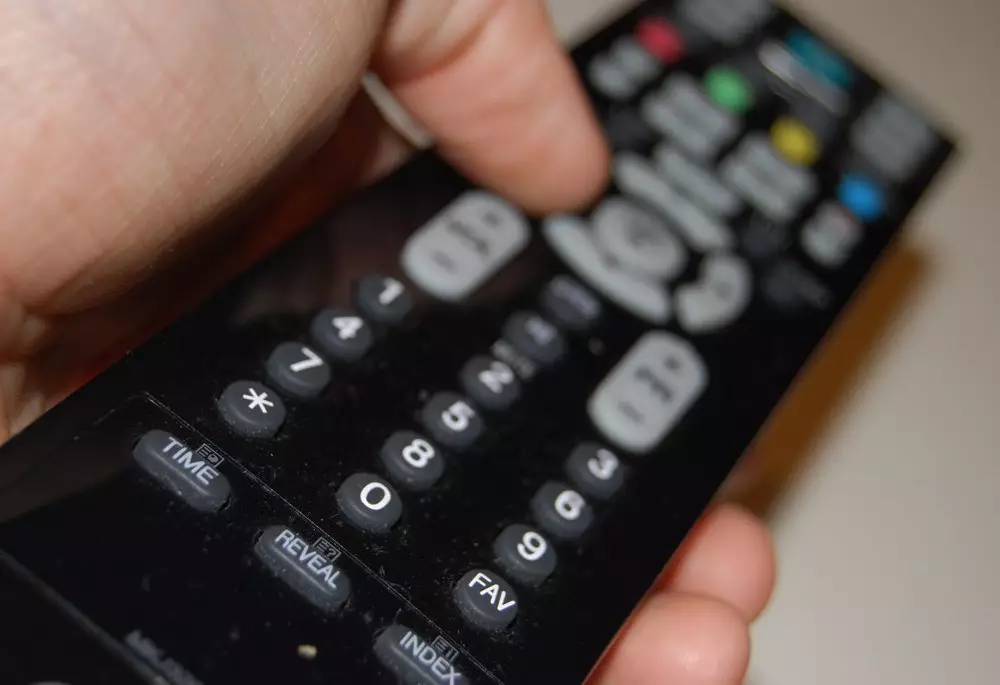 Amerikaanske tv-watchers besteegje mear dan in jier fan har libben oan kanaalsurfen