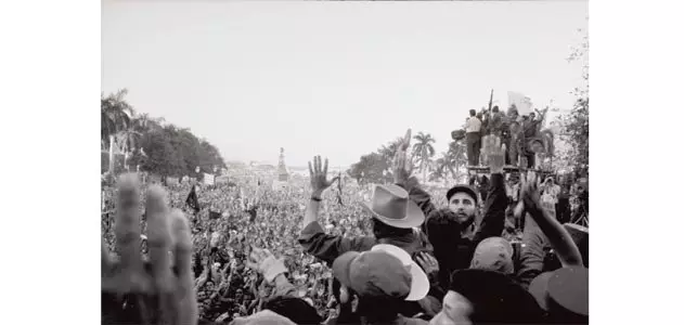 Des photos rares relatent un premier rassemblement de Castro à Cuba