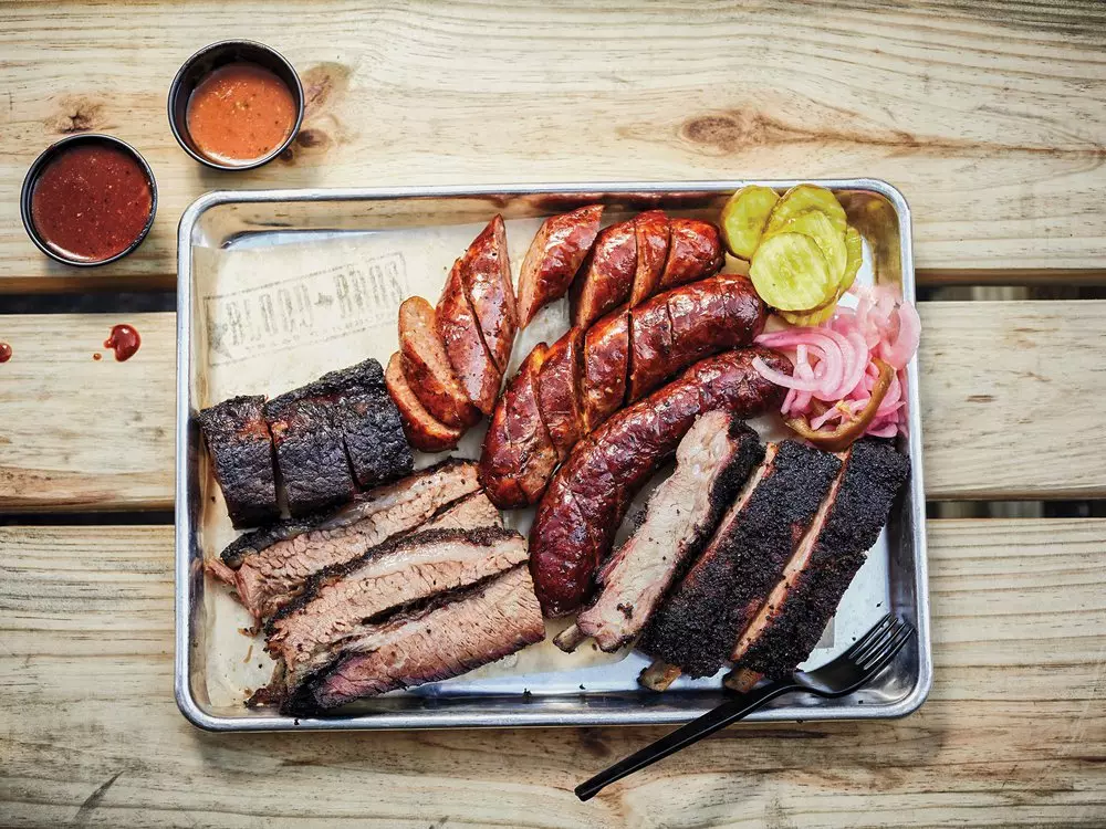 Kedu ka ụmụ nwoke atọ si na Houston si esi nri na mgbanwe na Texas Barbecue