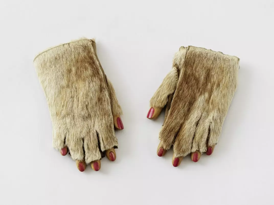 Meret Oppenheim，毛皮手套，1936/1984