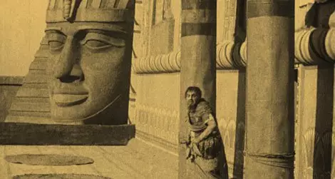 Emil Jannings sa The Loves of Pharaoh ni Ernst Lubitsch