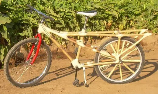 Bambuo-ŝarĝa biciklo